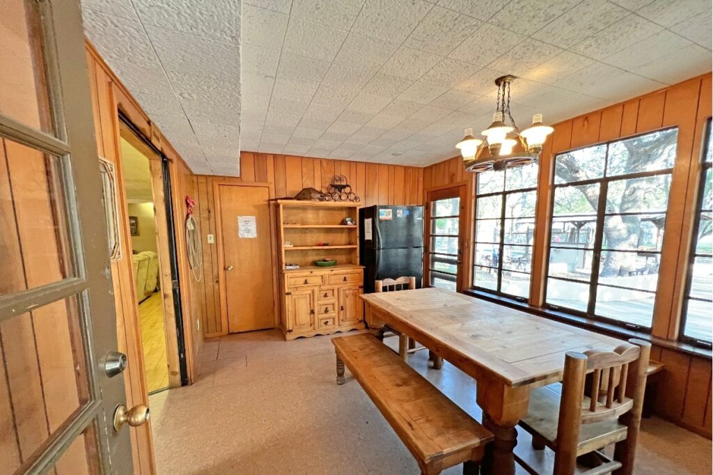 Cowboy House – Get Your Frio On