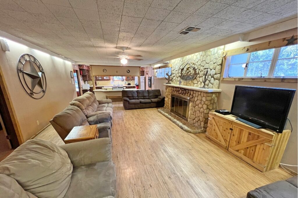 Cowboy House – Get Your Frio On