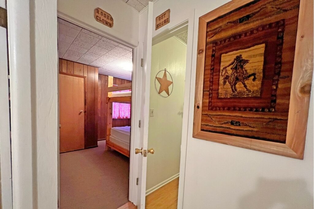 Cowboy House – Get Your Frio On