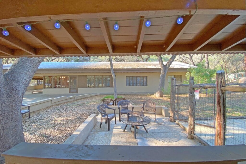 Cowboy House – Get Your Frio On